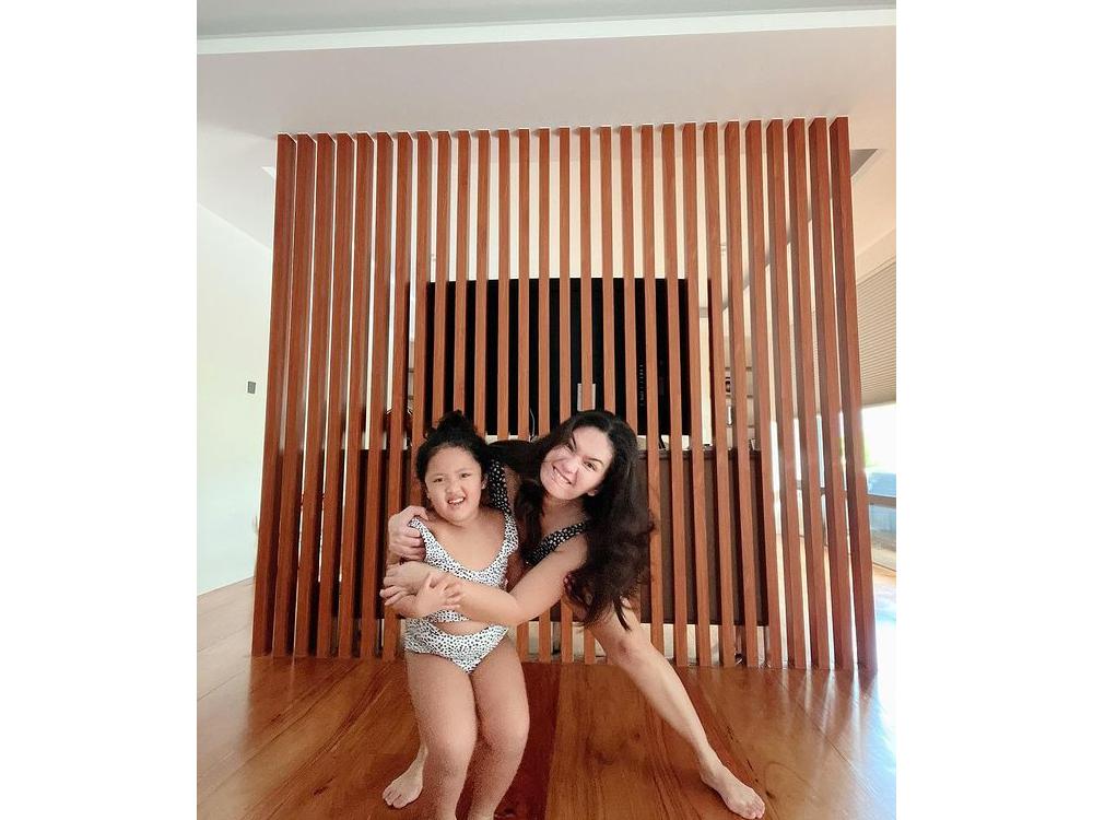 Pauleen Luna and Tali Sotto's wacky swimsuit photos | GMA Entertainment