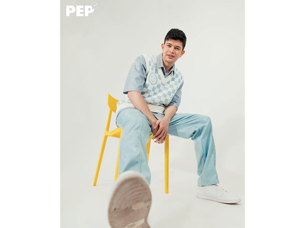 Rayver Cruz and Julie Anne San Jose dress in y2k in their latest ...