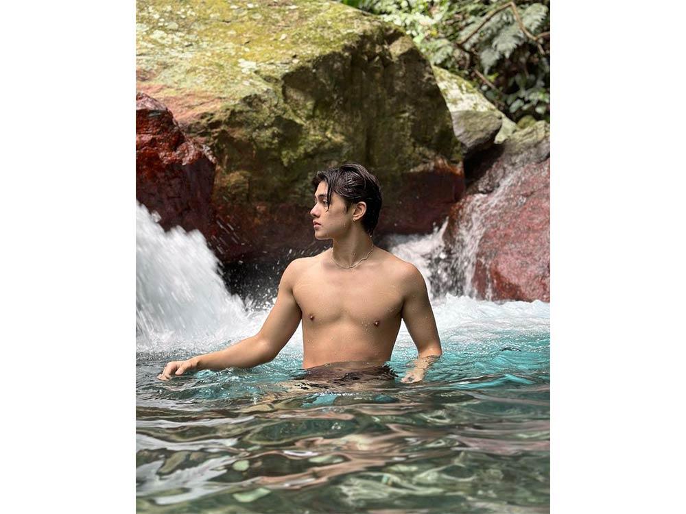 Sexy summer looks of Sparkle's Boys of Summer | GMA Entertainment