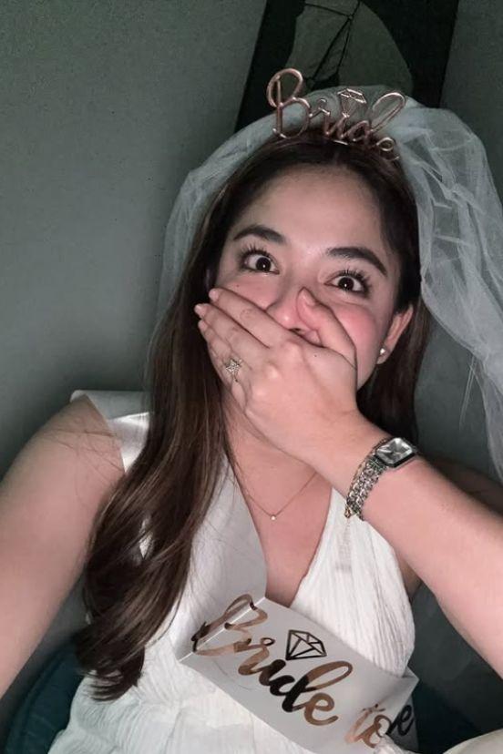 Shaira Diaz, emosyonal nang isukat ang wedding dress | GMA Entertainment