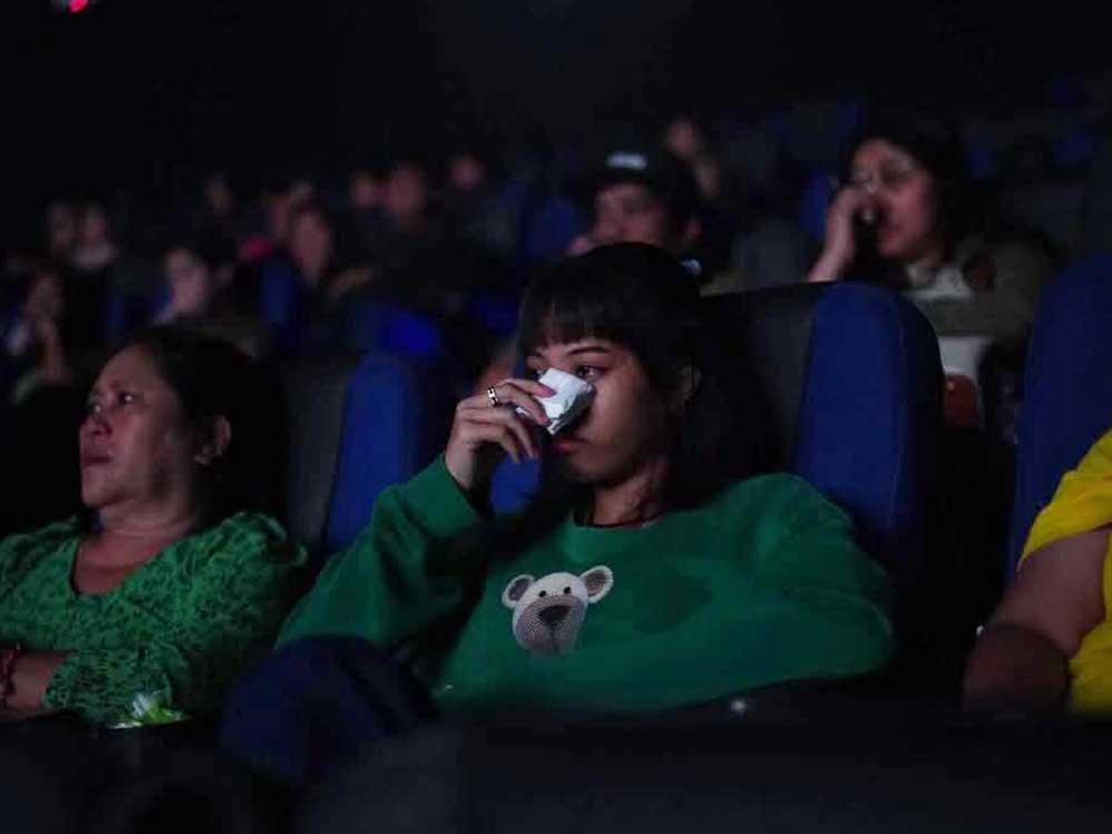 Sofia Pablo at Allen Ansay, dumalo sa 'Green Bones' block screening ng fans | GMA Entertainment