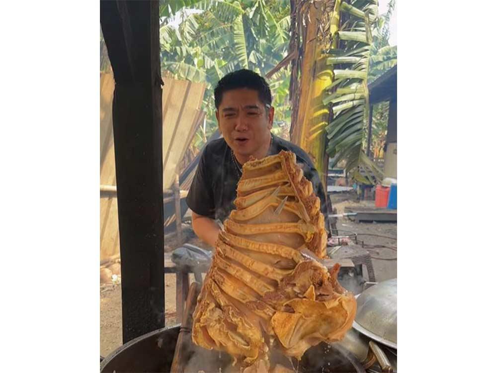 Former hotel GM becomes one of Tiktok top food creators | GMA Entertainment