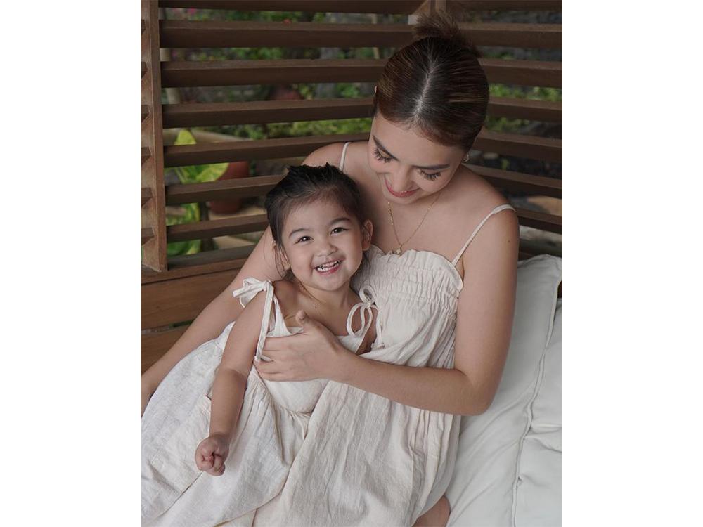 Ang buhay single mom ni Trina Candaza | GMA Entertainment