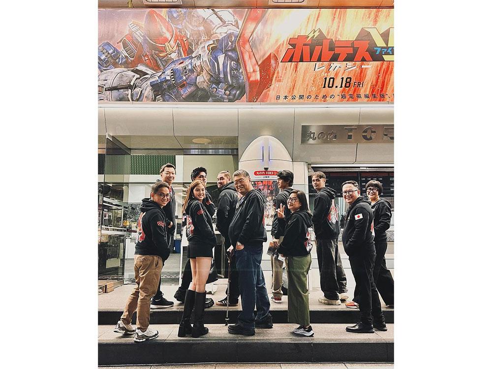 Team ng 'Voltes V: Legacy,' dumalo sa premiere ng kanilang serye sa ...