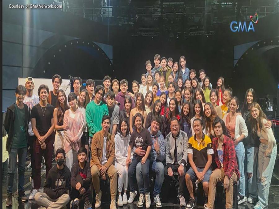 Kapuso Insider: Direk Mark Reyes conducts Sparkle 101: Acting for ...