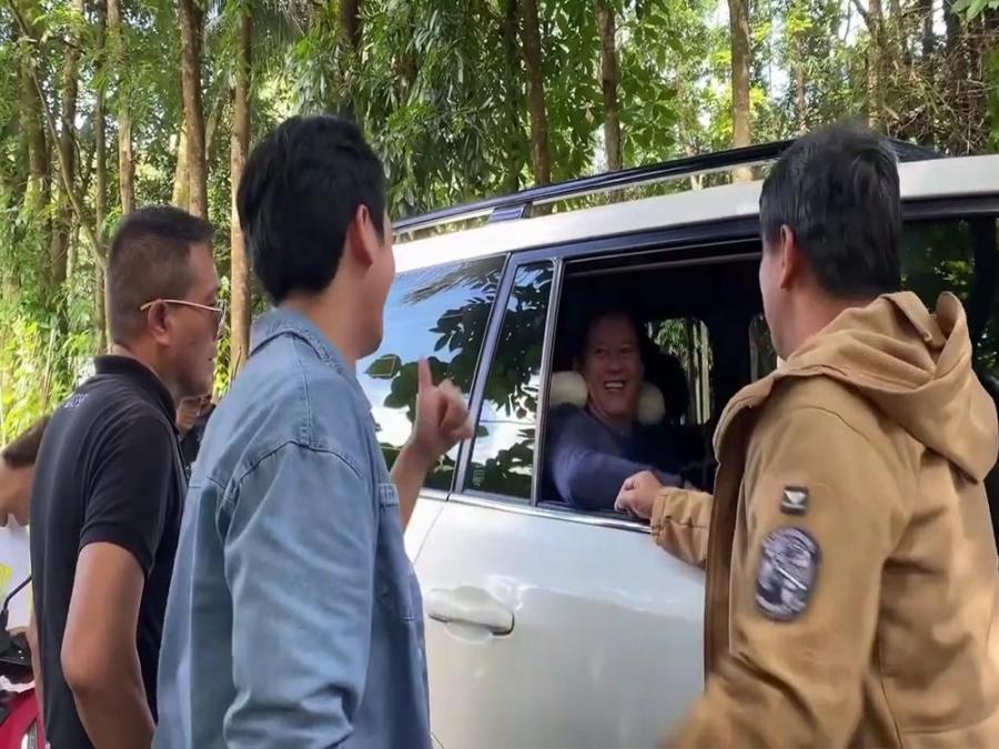 Black Rider: Ruru Madrid, sinalubong si Phillip Salvador sa set (Online ...