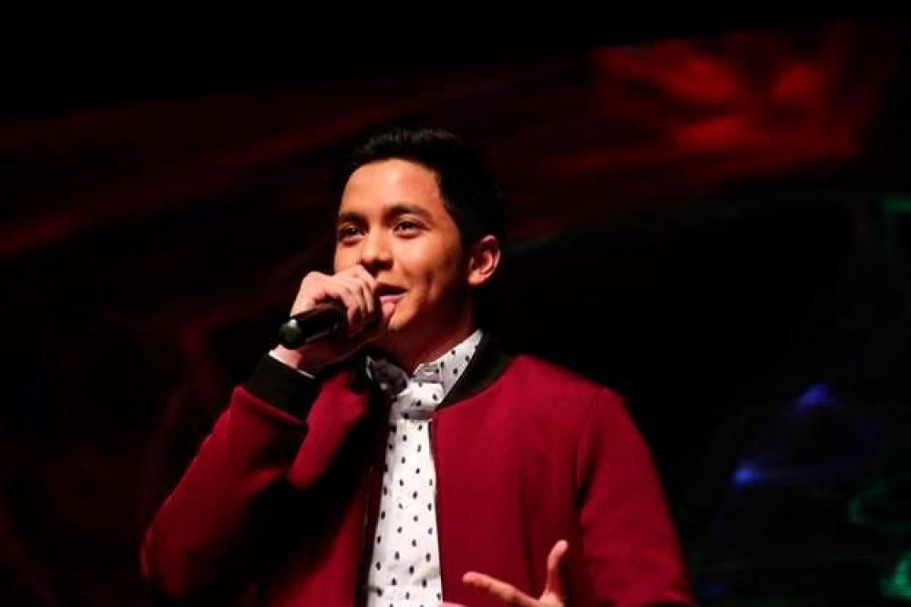 Alden Richards captures hearts in the Lion City | News and Events | GMA ...