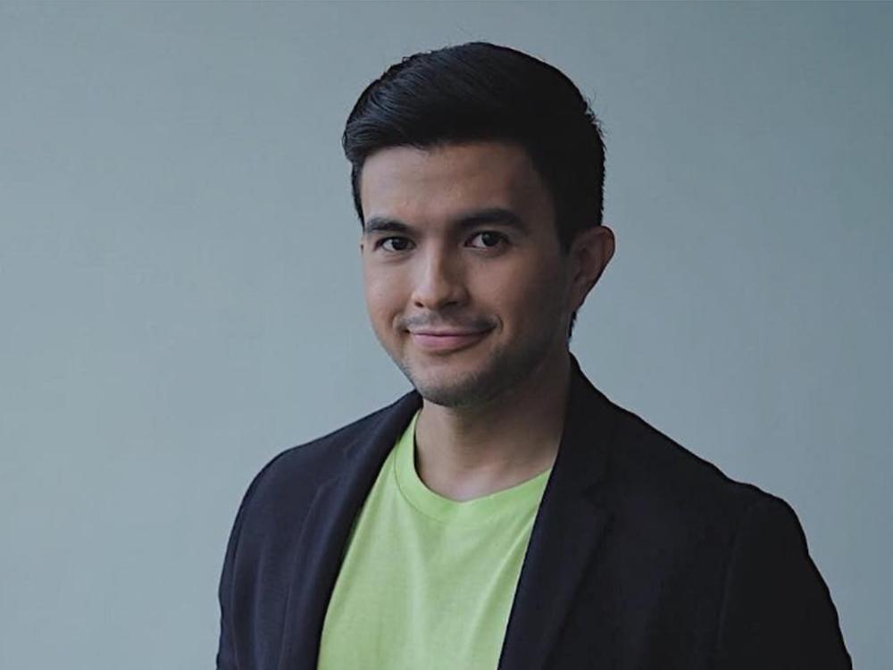 LOOK: Lucho Ayala receives Philippine Top Choice Award as Male Actor | GMA Entertainment