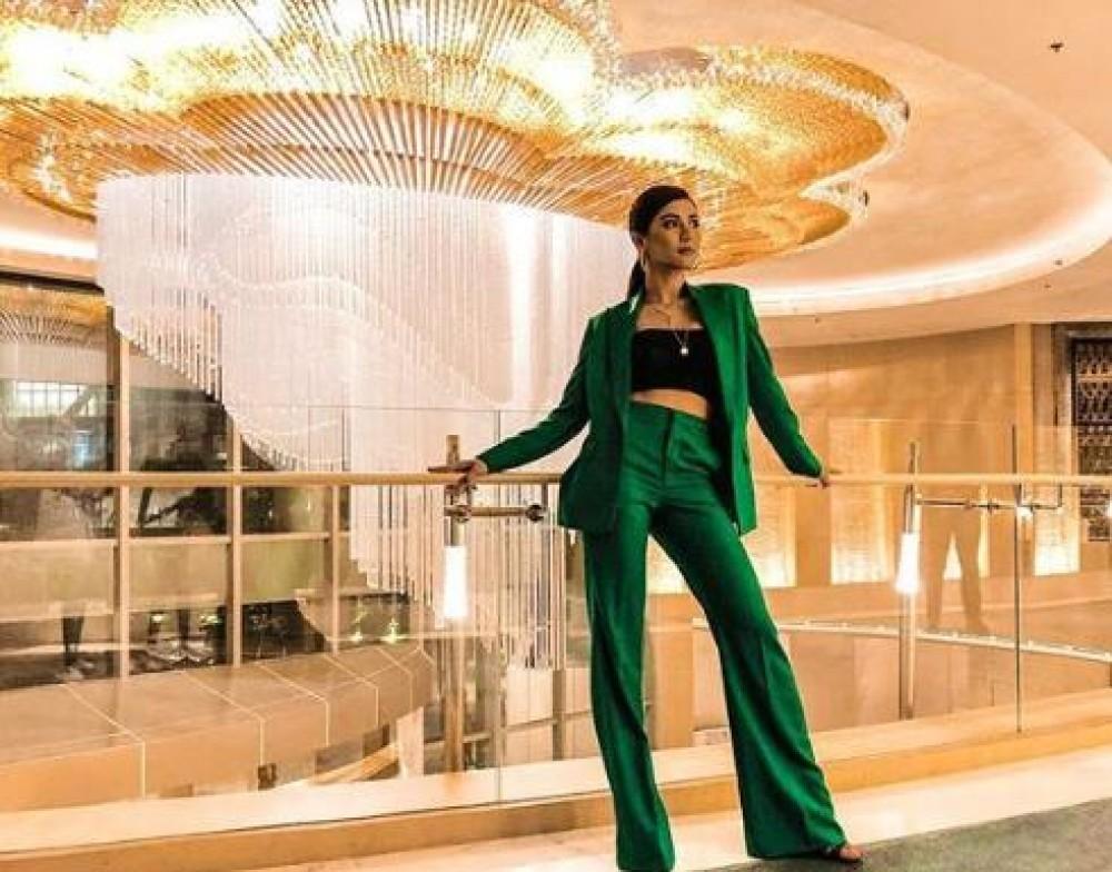 5 Style Tips To Pull Off A Cropped Tube Top Gma Entertainment
