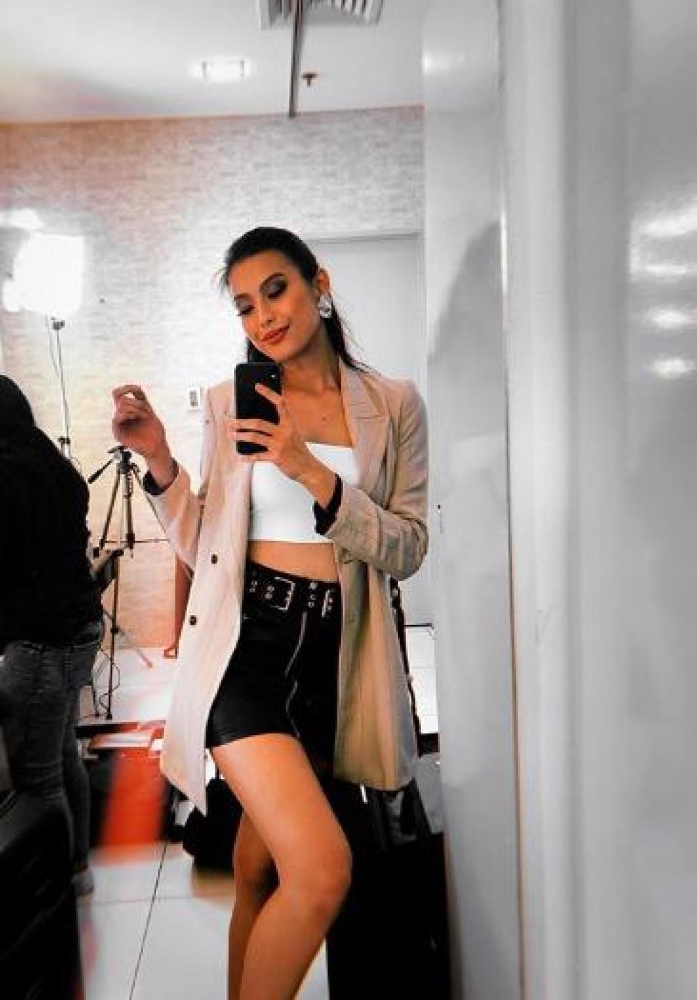 5 Style Tips To Pull Off A Cropped Tube Top Gma Entertainment