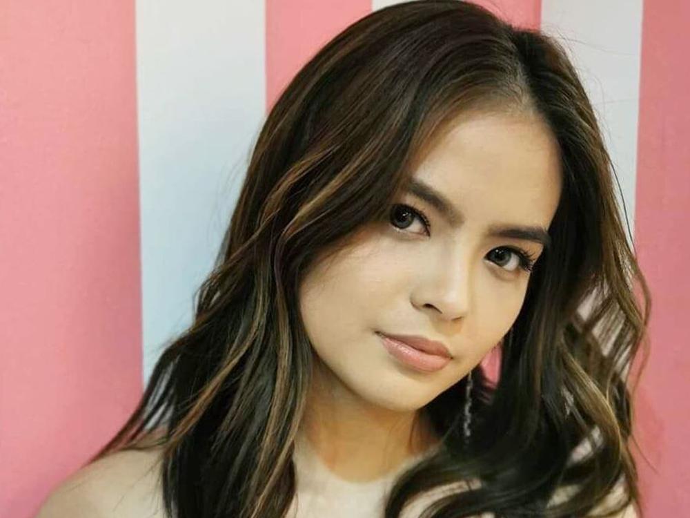 WATCH: Ano ang laman ng bag ni Bea Binene?
