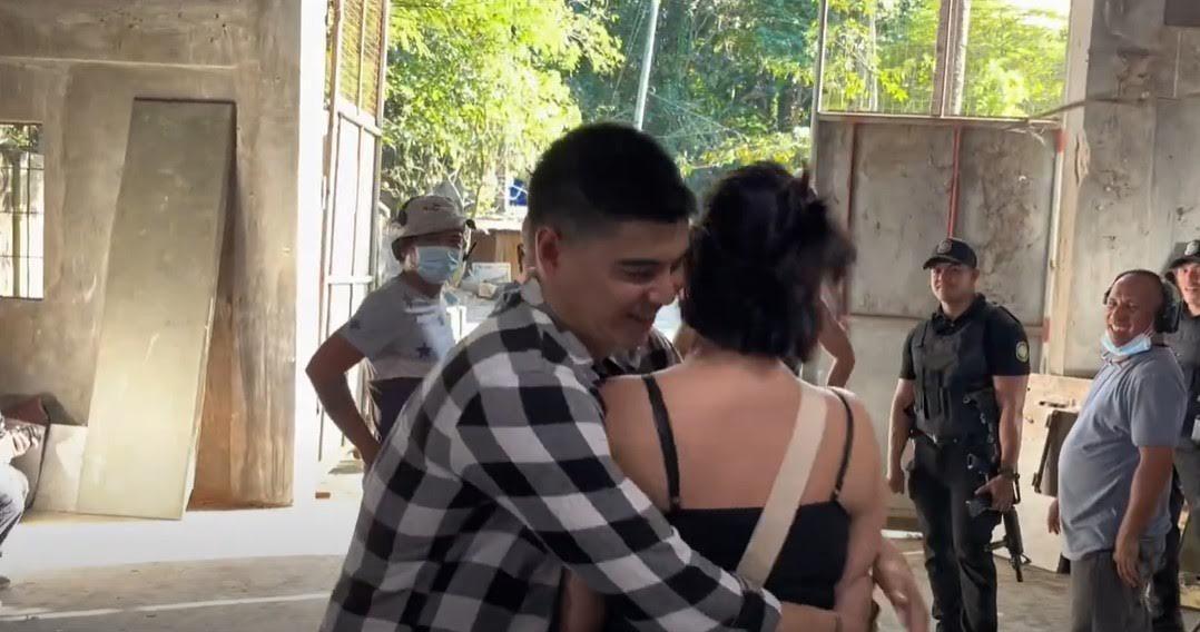 Mikee Quintos, sinorpresa si Paul Salas sa set ng 'Lolong: Bayani ng Bayan' | GMA Entertainment