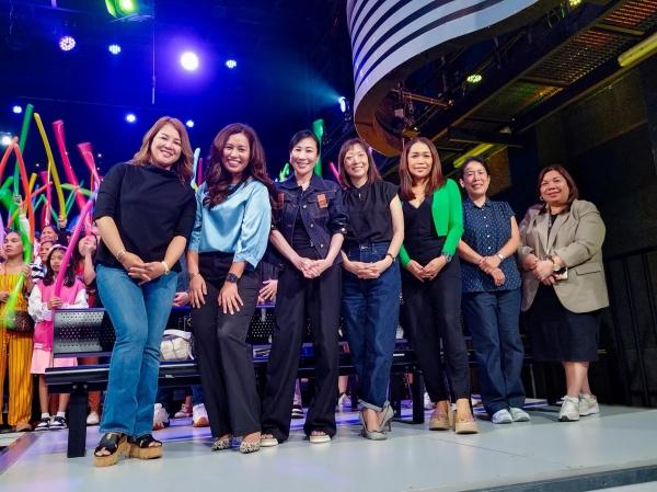 GMA Senior VP Atty. Annette Gozon-Valdes, nakisaya sa Eat Bulaga | GMA ...