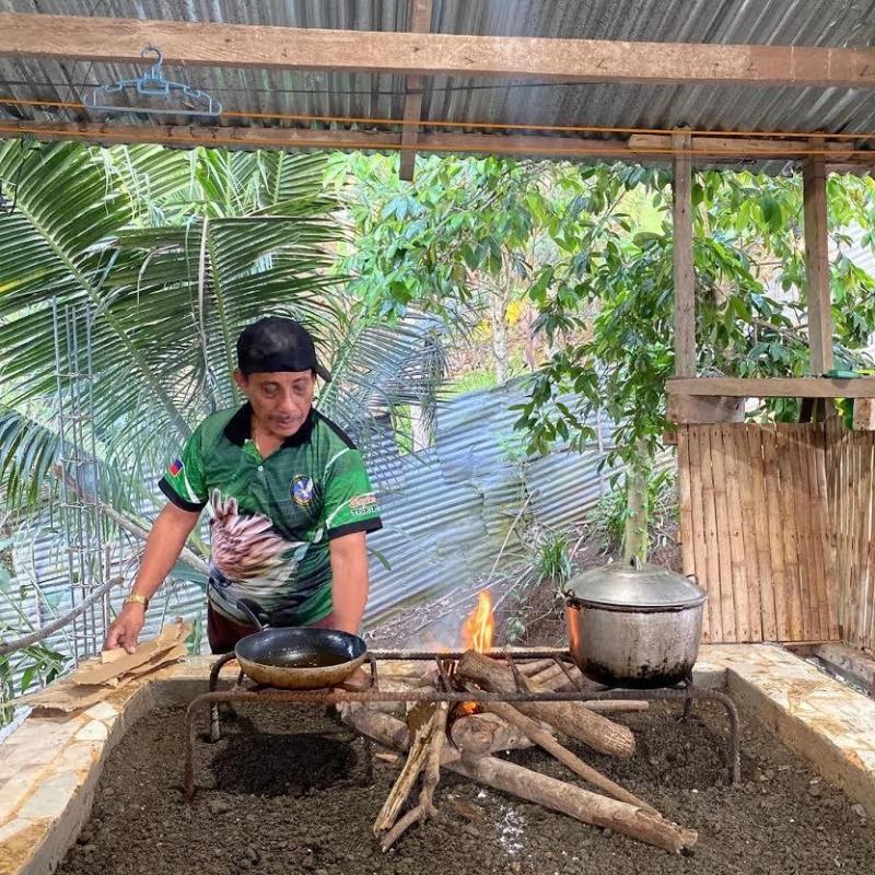 Chef Boy Logro, masaya sa kaniyang simpleng buhay sa Davao de Oro | GMA ...