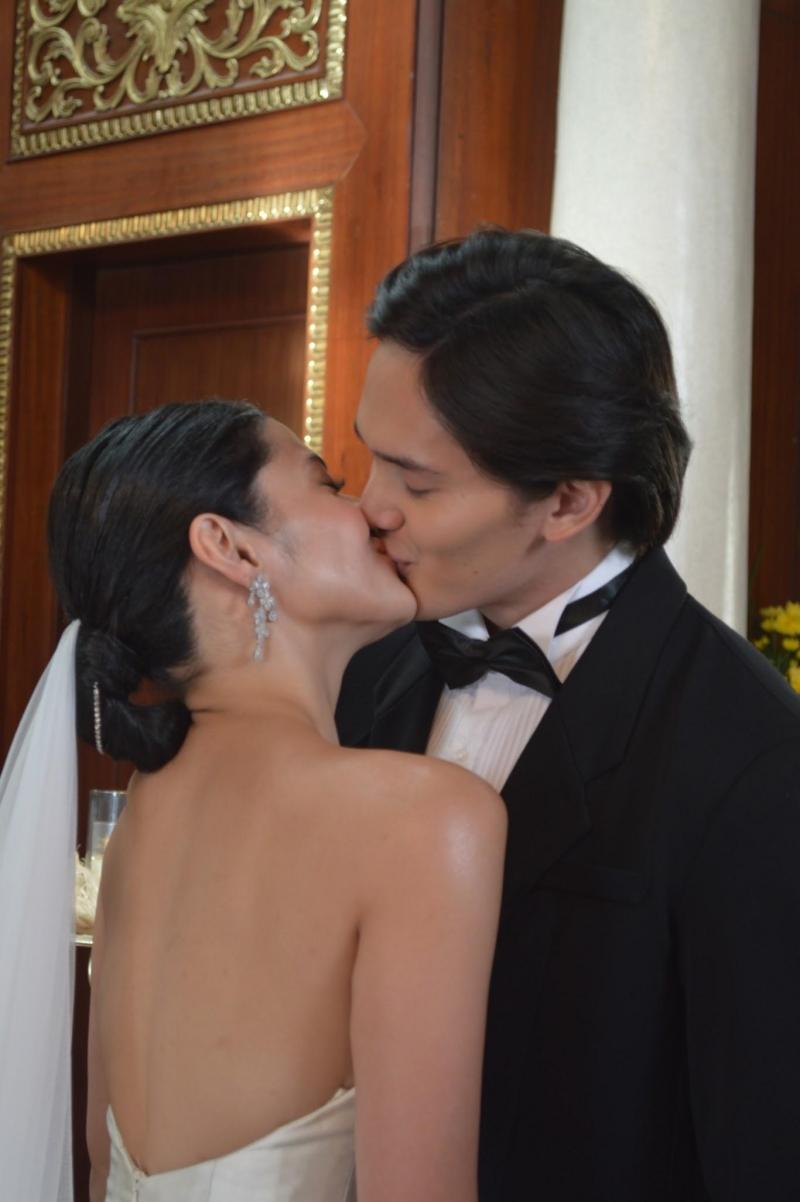 Ruru Madrid at Bianca Umali, naka tatlong takes sa kissing scene sa 'The Write One' | GMA ...