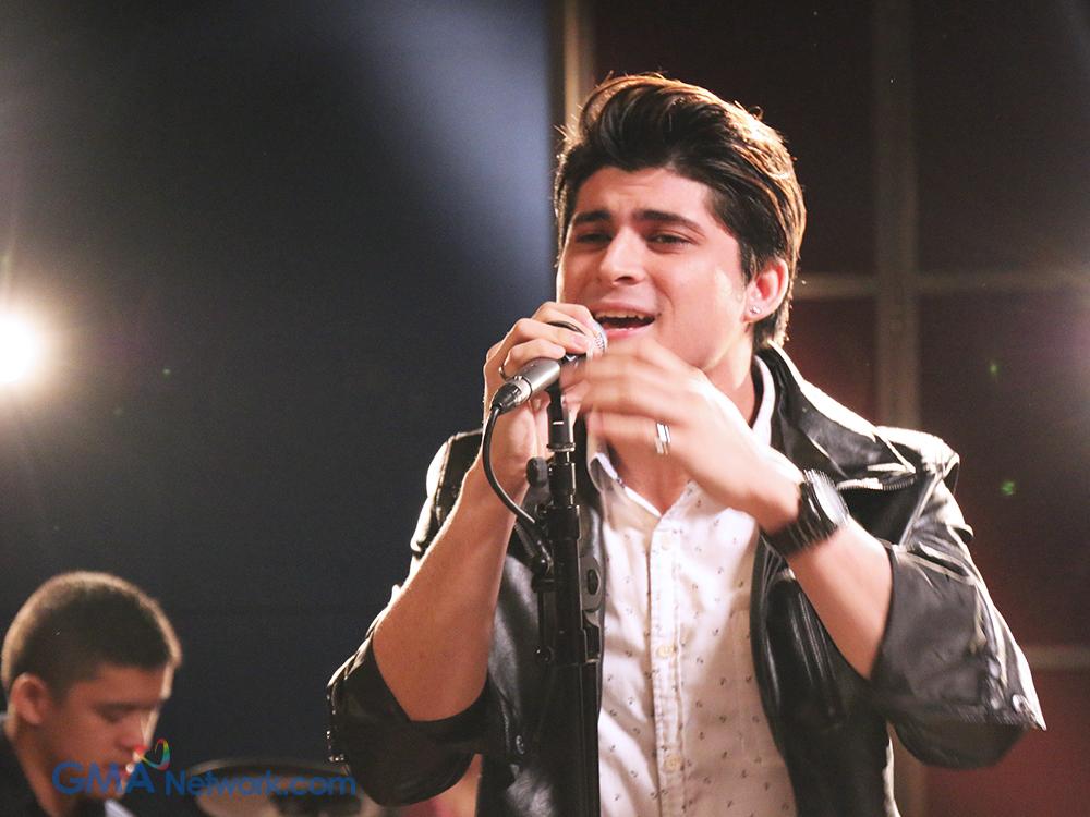 IN PHOTOS: James Wright on the Playlist | GMA Music